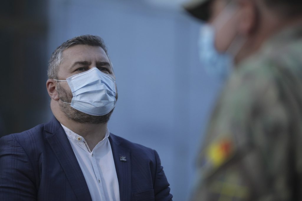 România, sub înaltul patronaj al epoleților. Ce vedem în spatele ...